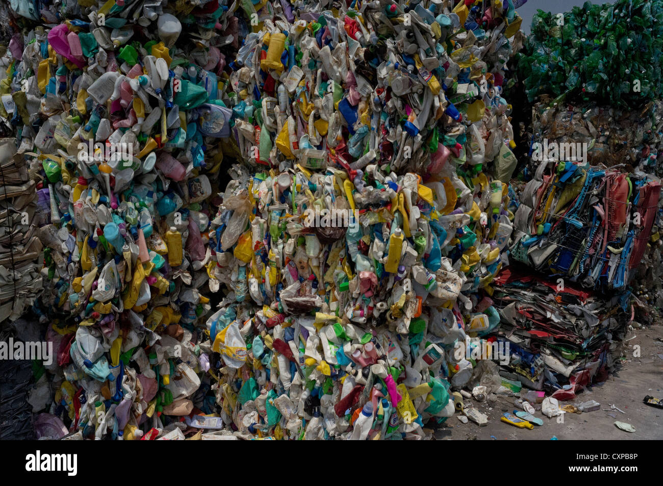 Pile of plastic bottles for recycle Stock Photo - Alamy