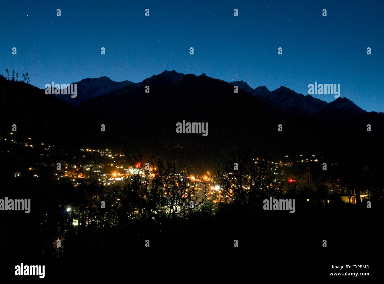 Night view himalayan town manali hi-res stock photography and images ...