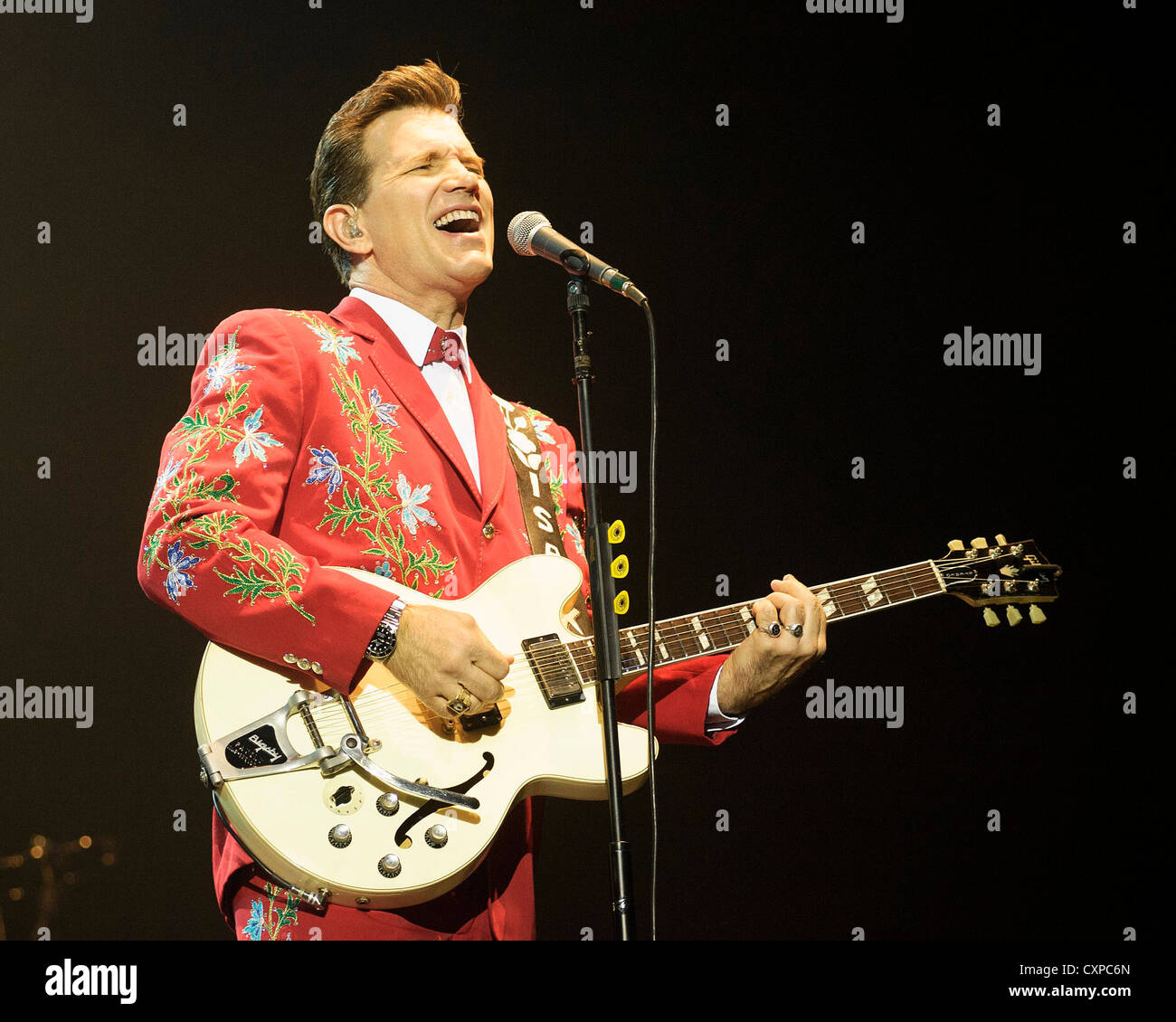 Singer chris isaak hi-res stock photography and images - Alamy