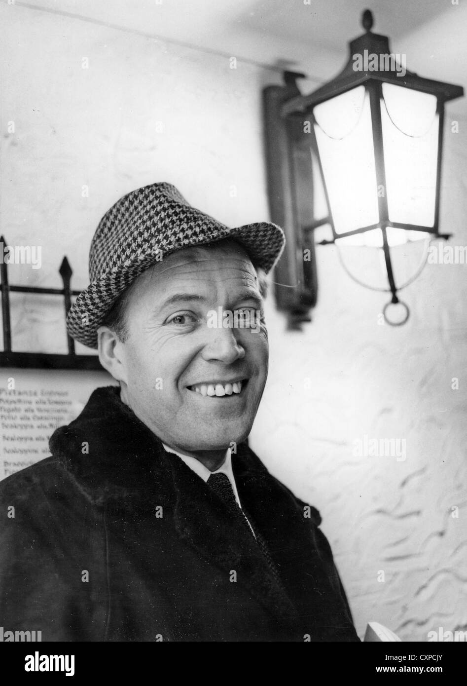 VAL DOONICAN Promotional photo of Irish singer about 1967 Stock Photo ...