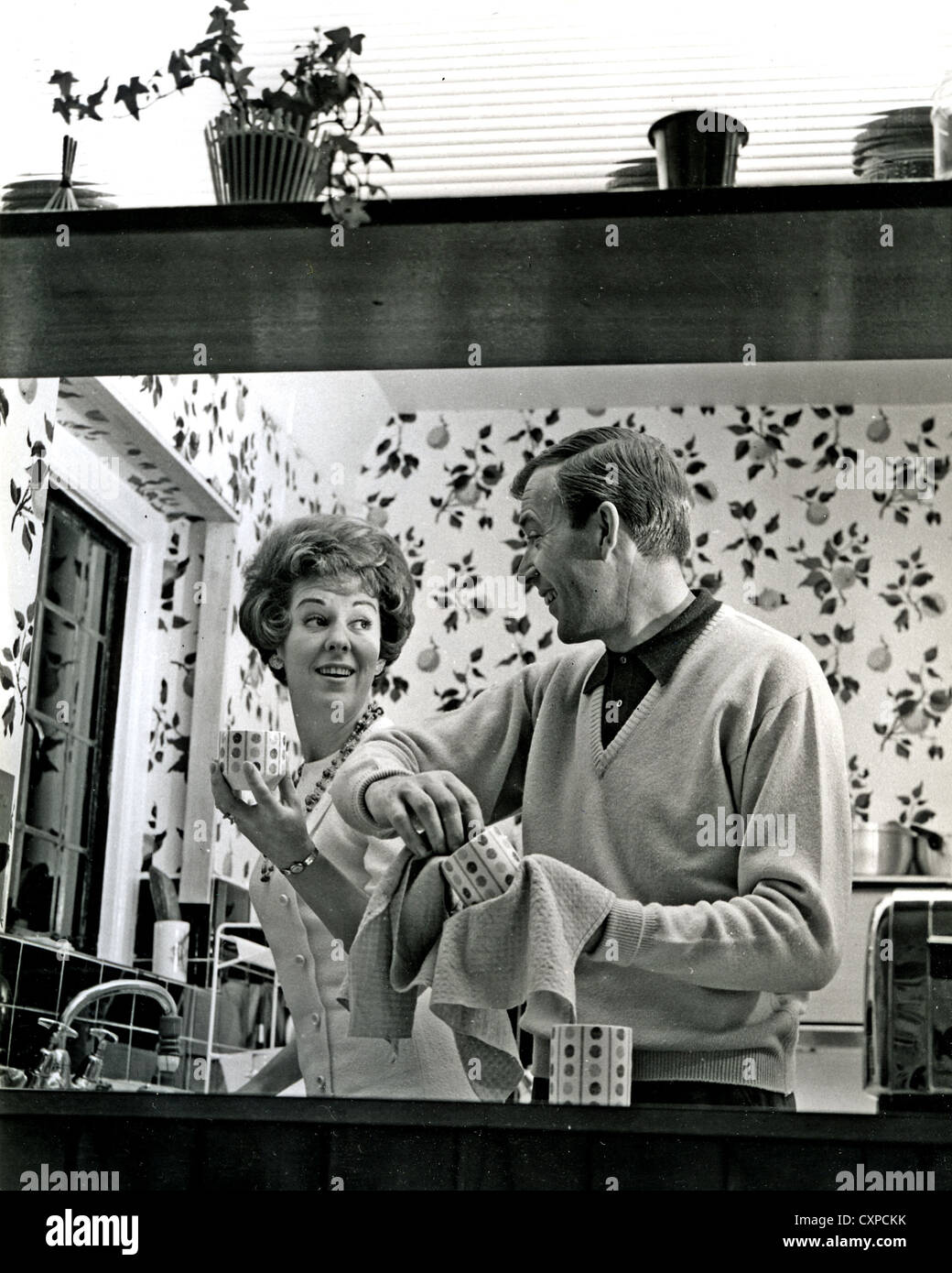 VAL DOONICAN Irish singer with wife Lynn about 1967 Stock Photo - Alamy