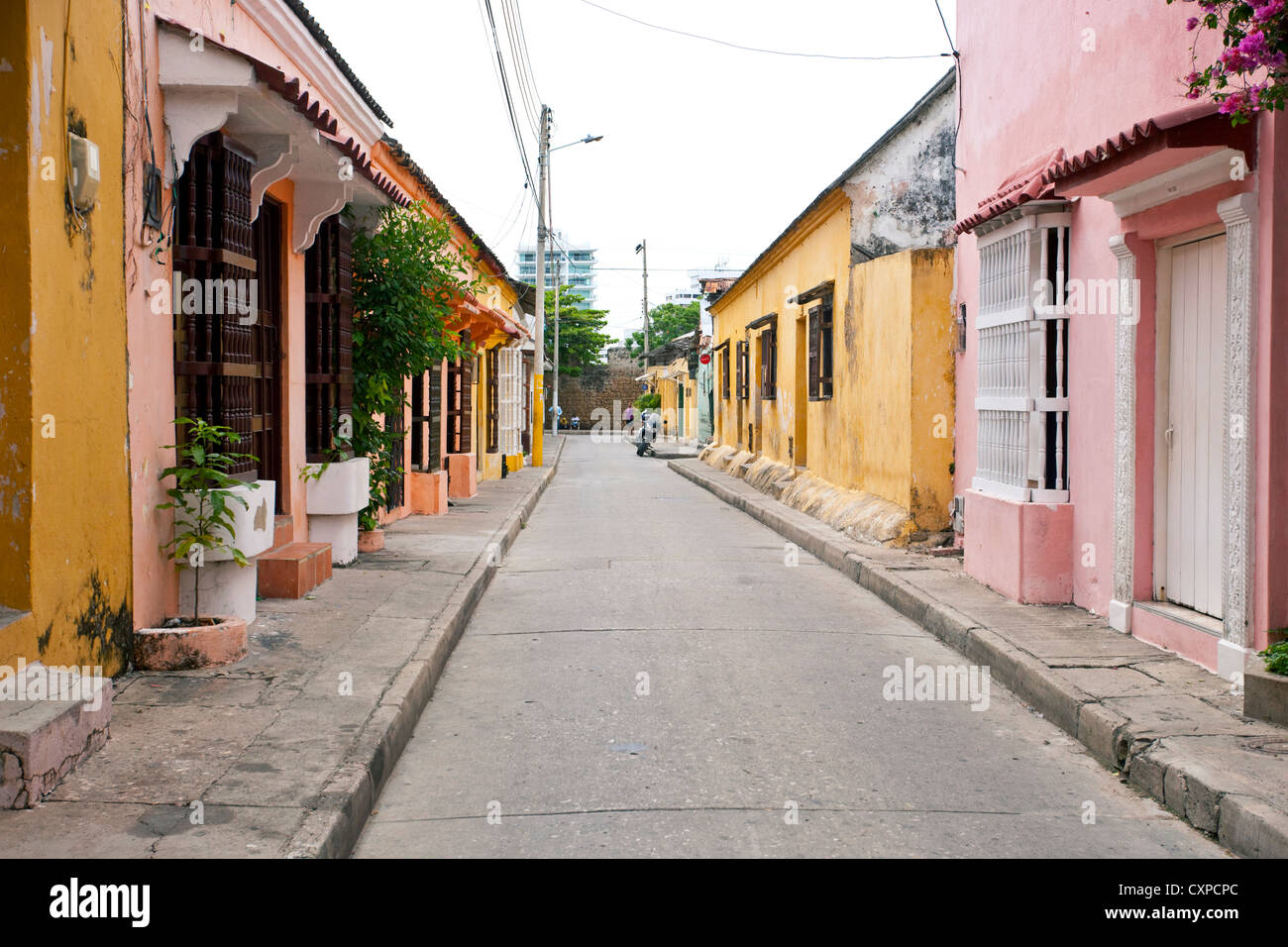 Spanish colonial row of houses in Getsemani district, Cartagena de ...