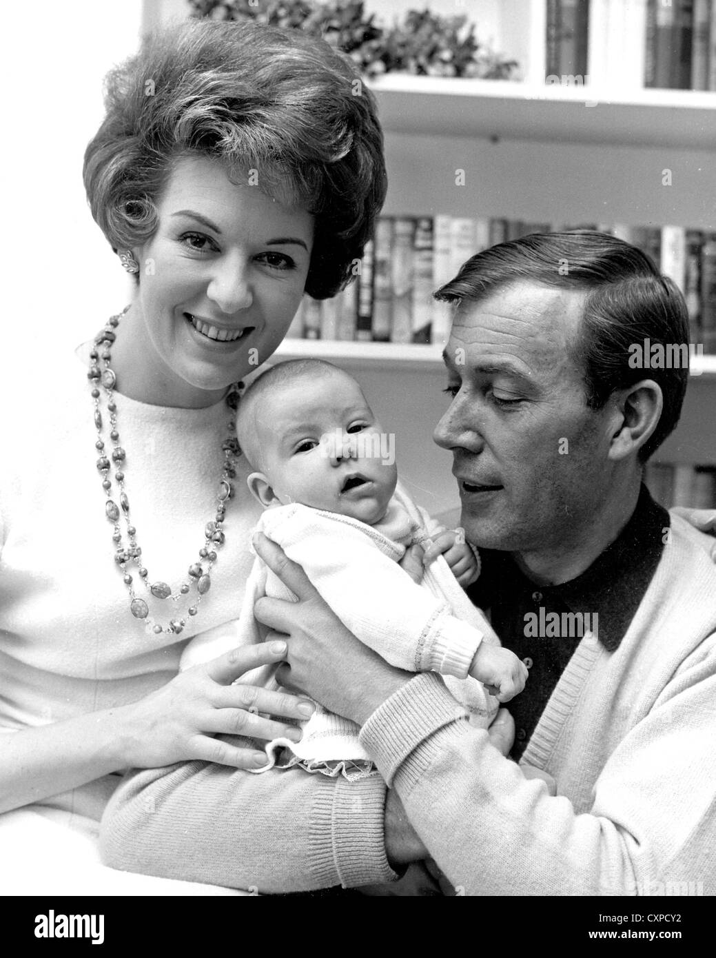 VAL DOONICAN Irish singer with wife Lynn about 1967 Stock Photo - Alamy