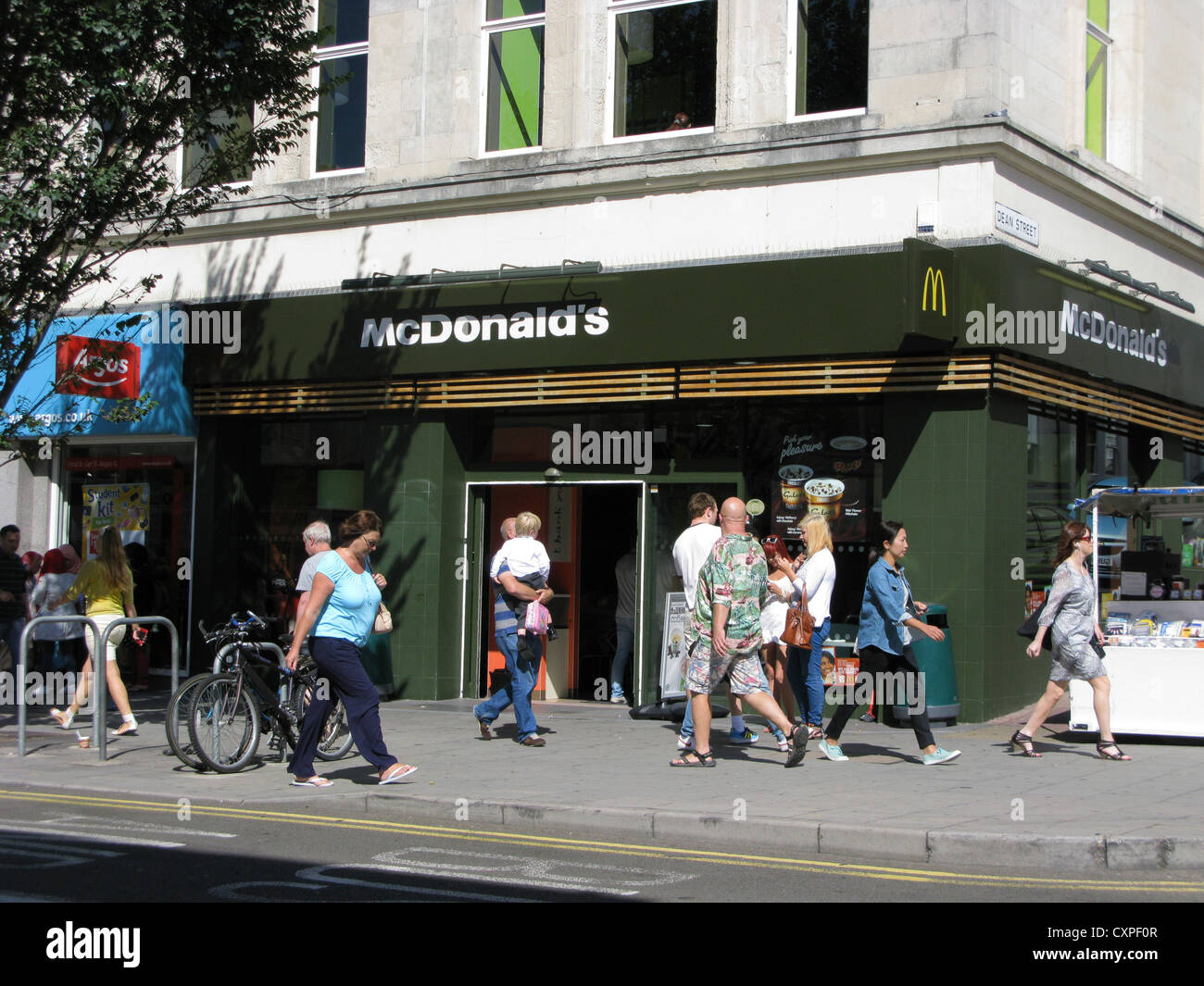 Mcdonalds fast food restaurant hi-res stock photography and images - Alamy