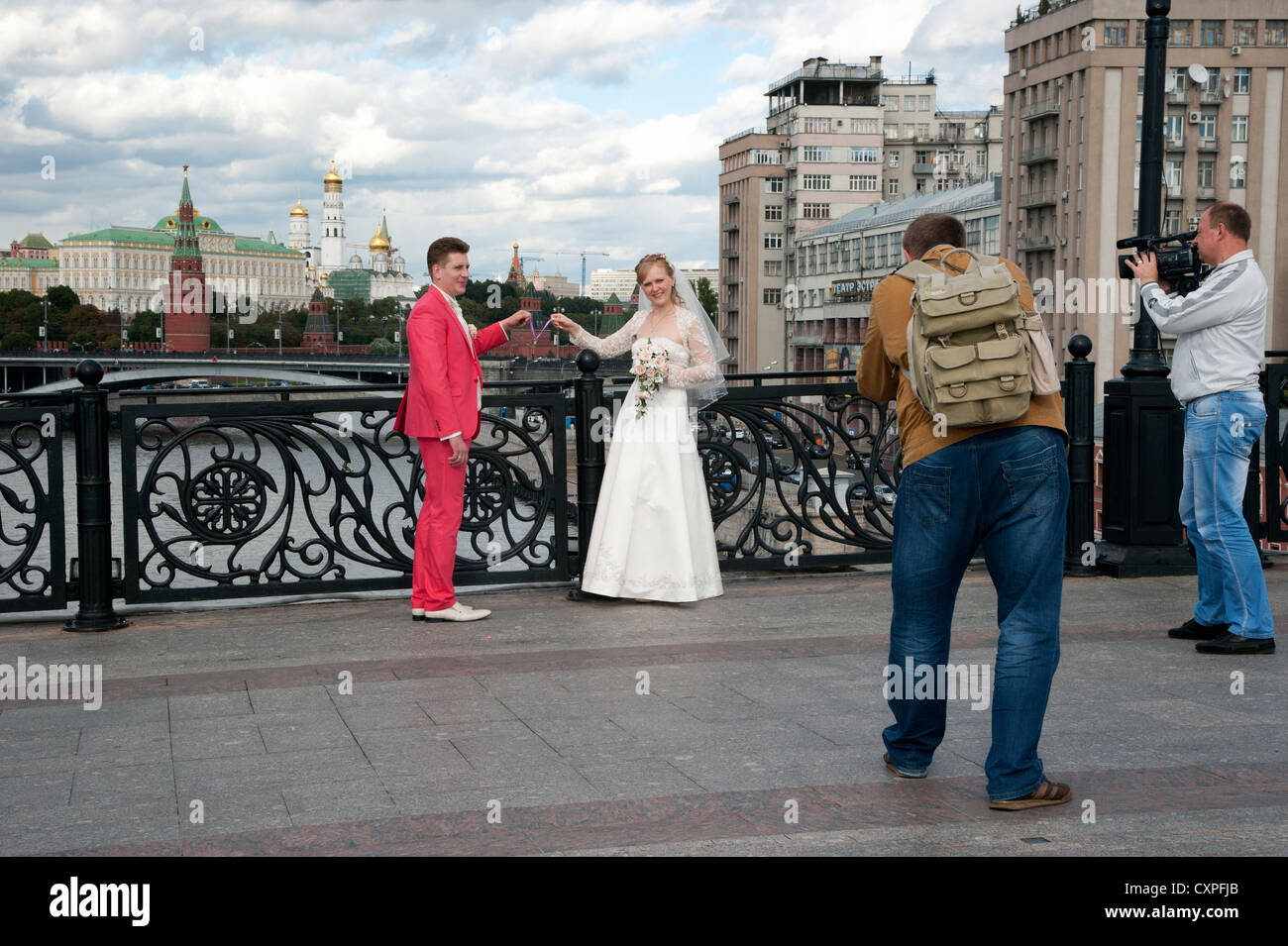 Couple at moscow hi-res stock photography and images - Alamy