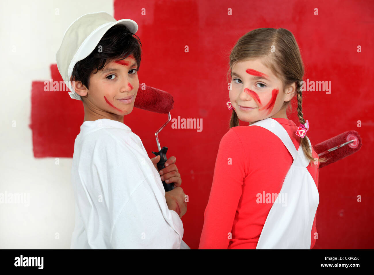Children painting a wall red Stock Photo - Alamy