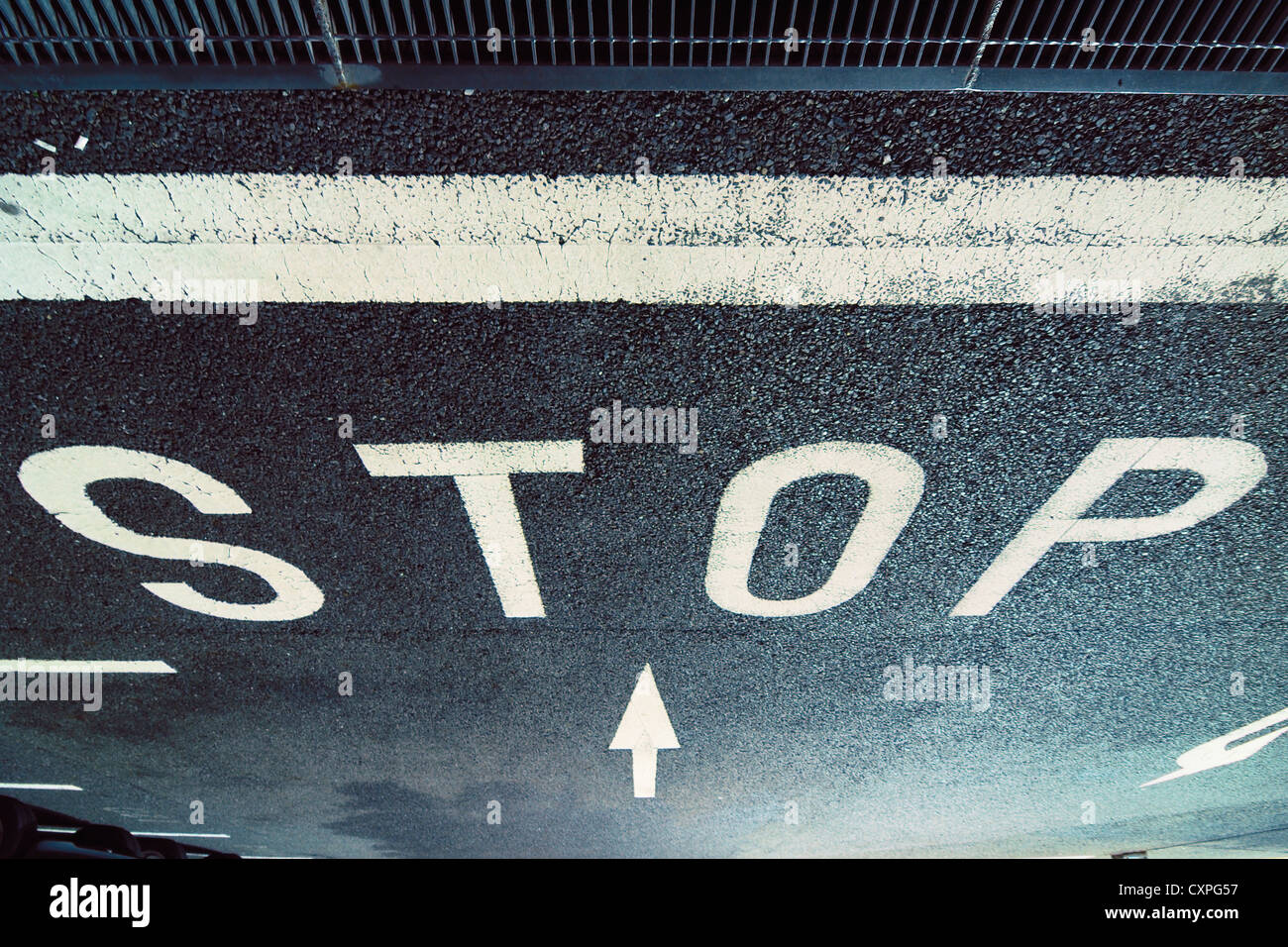 Pavement parking sign hi-res stock photography and images - Alamy