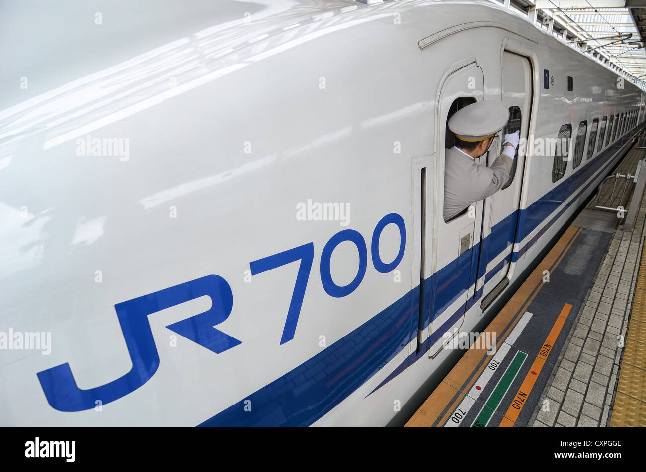 A shinkansen train hi-res stock photography and images - Alamy