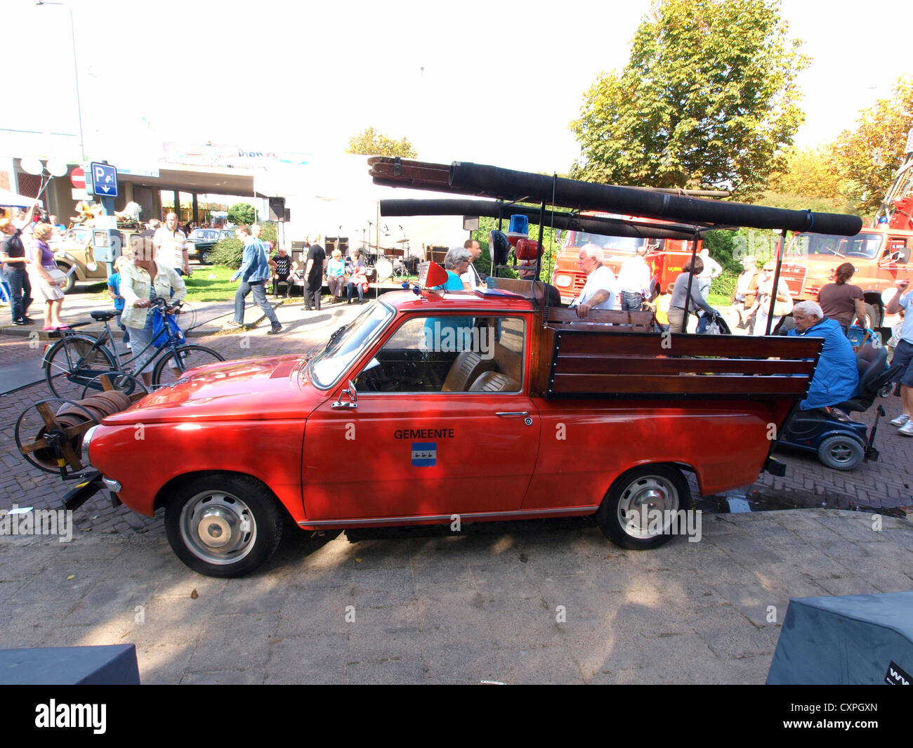 The DAF 44 is a fire engine truck model produced by the Dutch ...