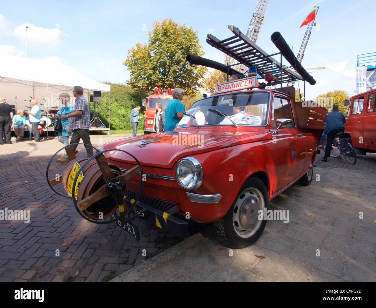 The DAF 44 fire engine truck is a compact and versatile fire fighting ...