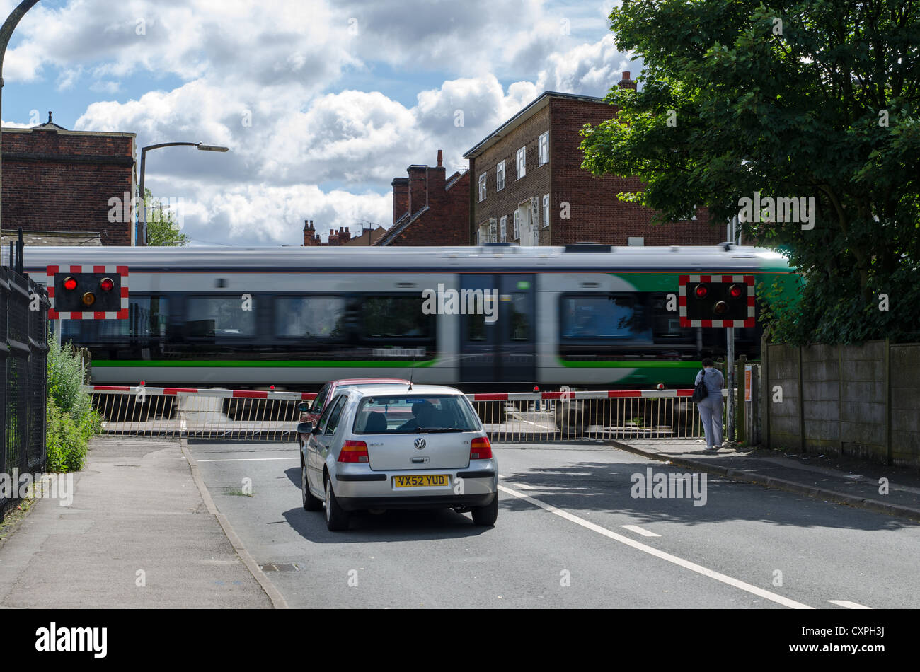 Cars waiting level crossing whilst hi-res stock photography and images ...