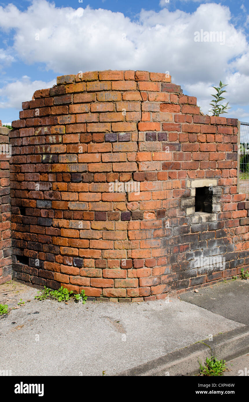 Curved brick wall hi-res stock photography and images - Alamy
