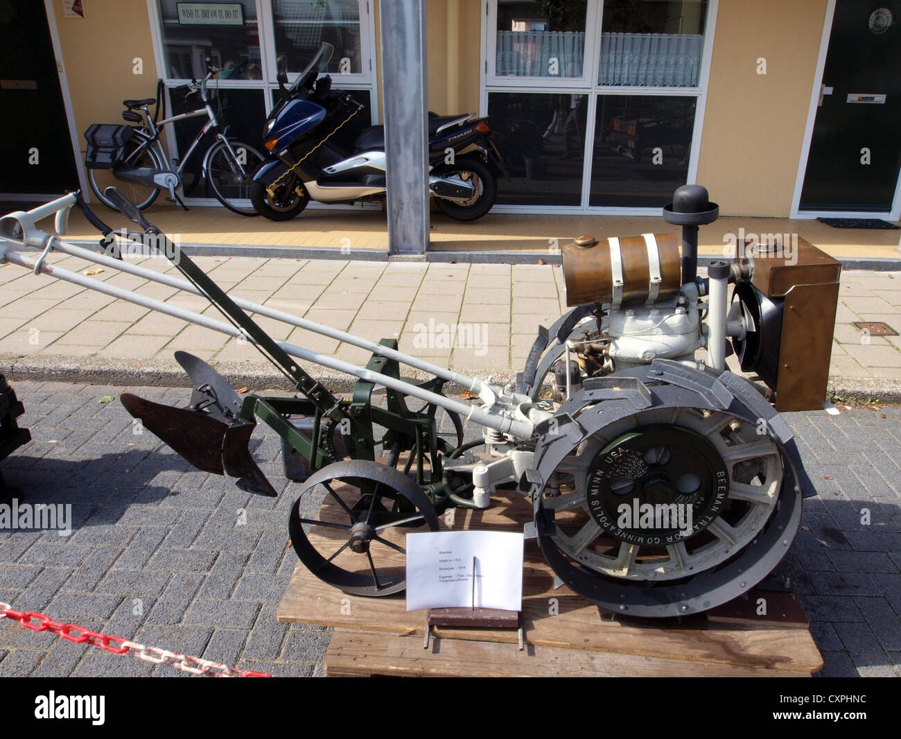 Beeman hi-res stock photography and images - Alamy