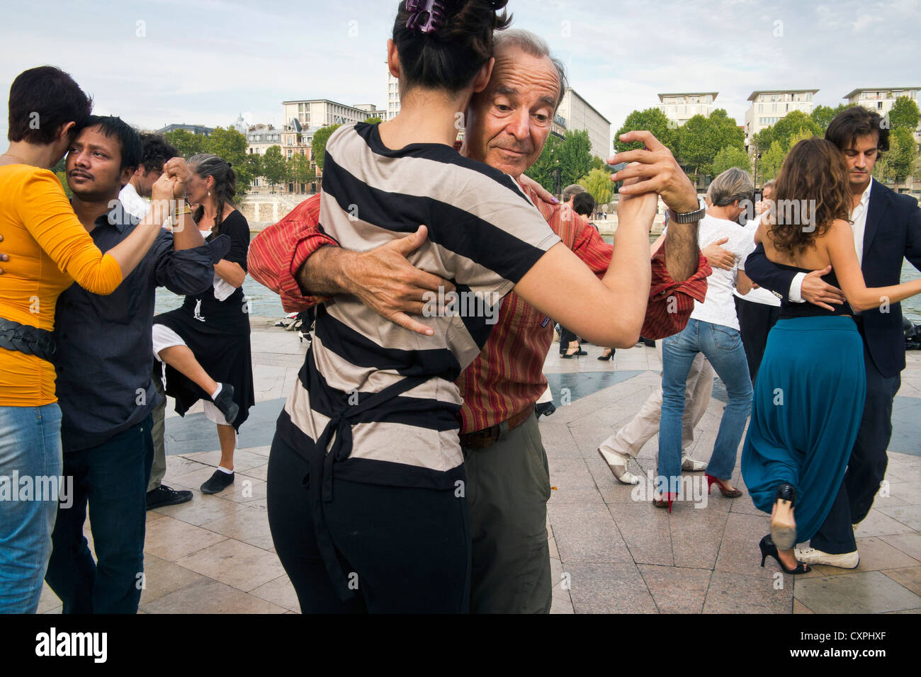 Tango dancing seine hi-res stock photography and images - Alamy