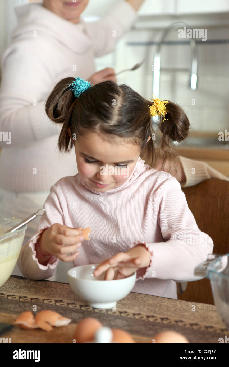 Little girl preparing eggs Stock Photo - Alamy