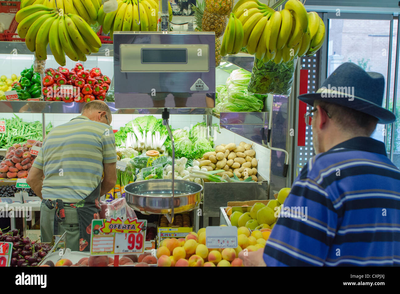 seller and customer in a fruit shop Stock Photo - Alamy