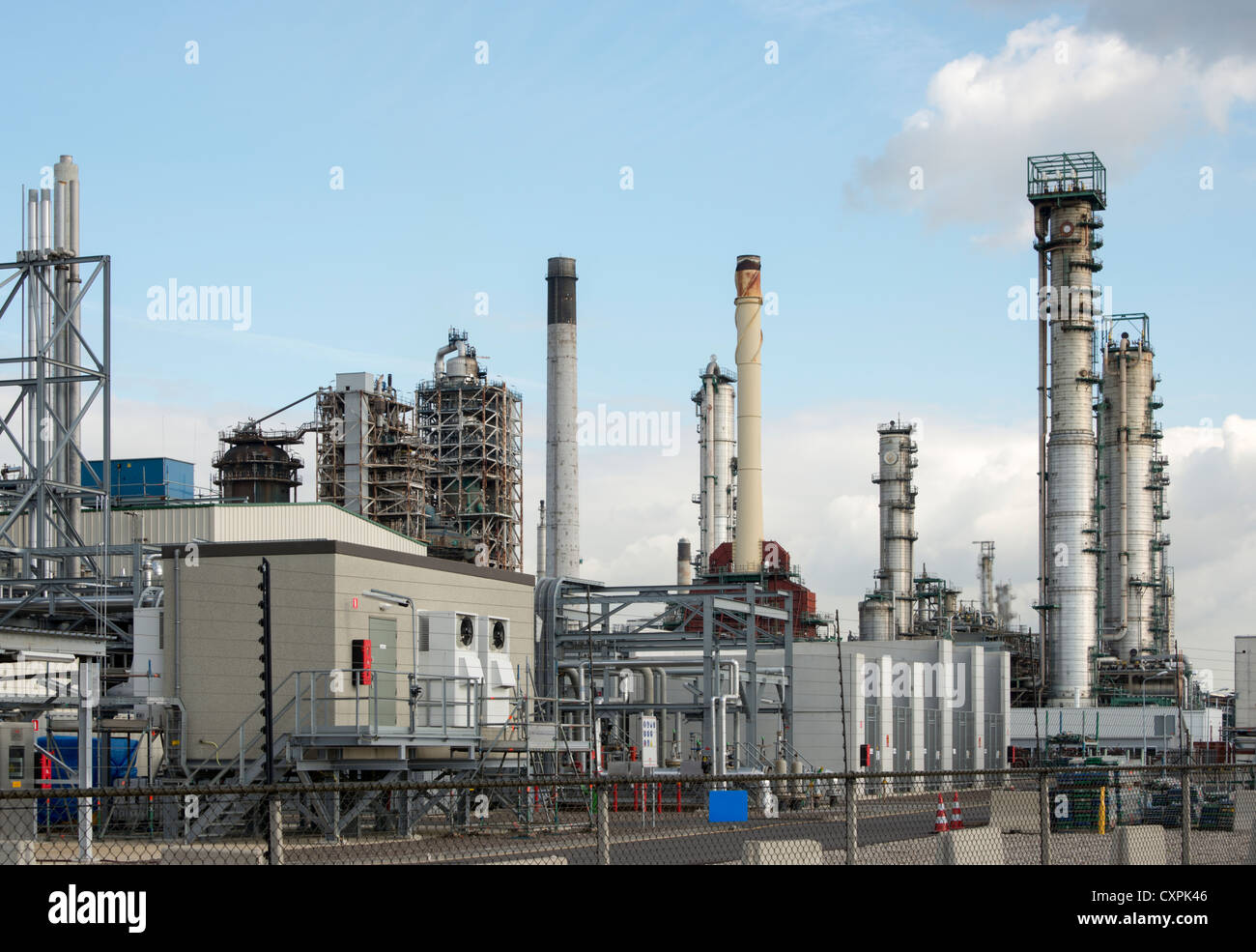 Oil refinery tubes hi-res stock photography and images - Alamy