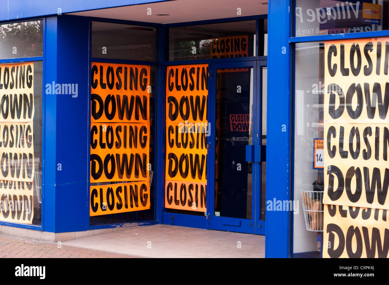 Shop closing down Stock Photo - Alamy