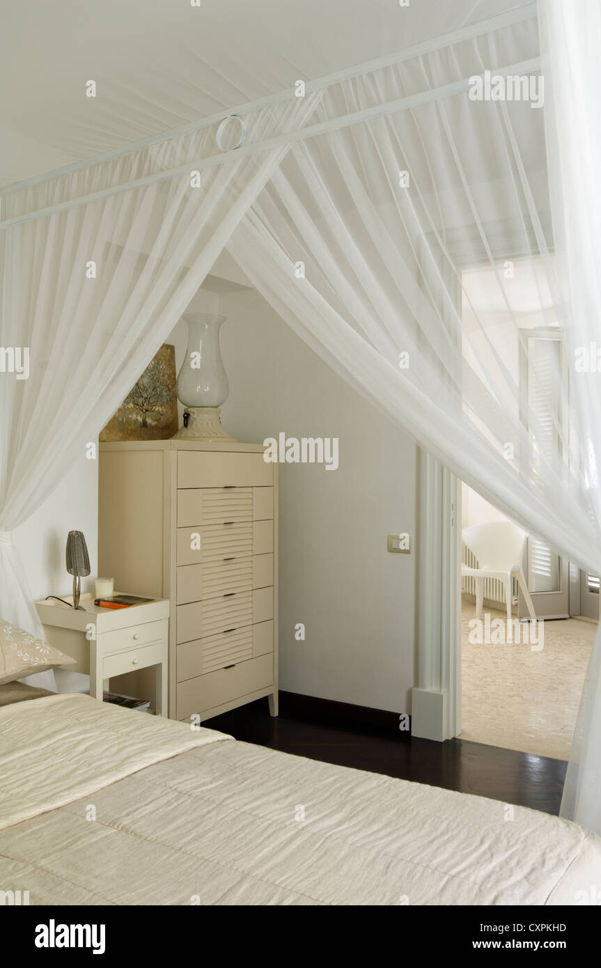 Italian farmhouse conversion with interior design by Colin Gold and ...