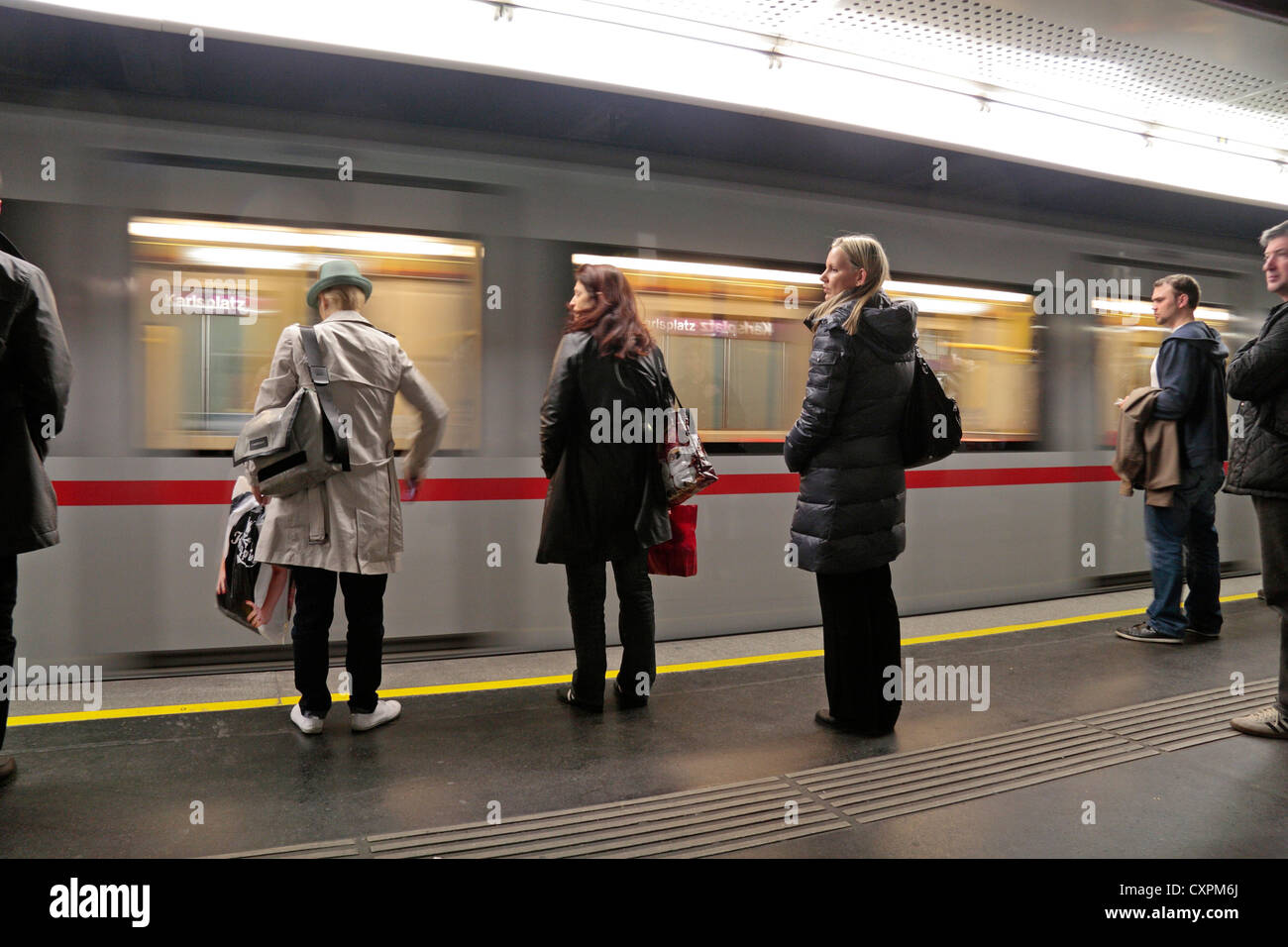 Vienna metro hi-res stock photography and images - Alamy