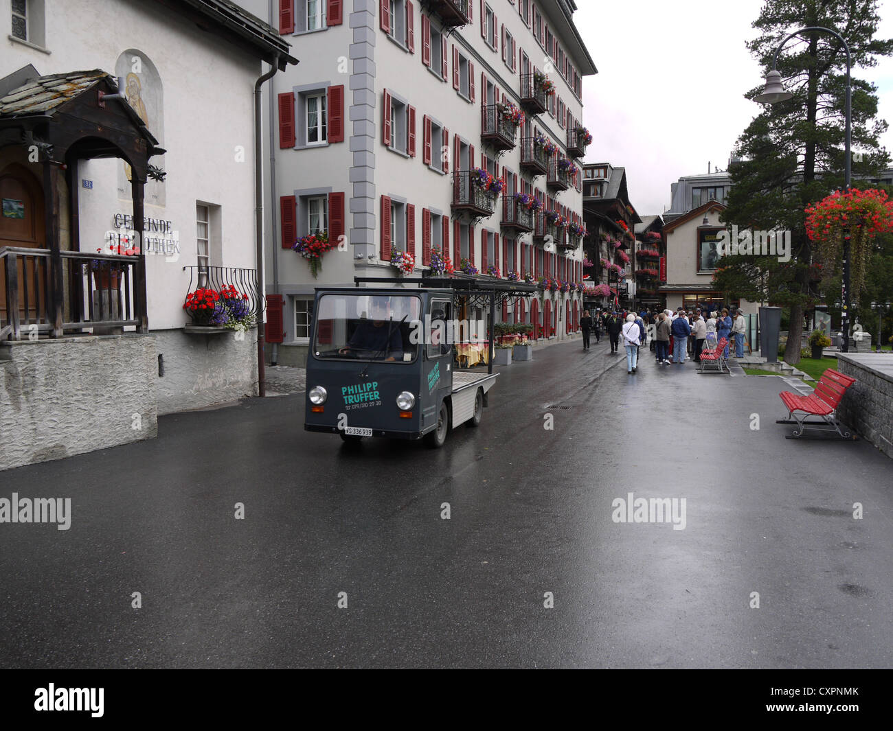 Electric car zermatt hi-res stock photography and images - Alamy