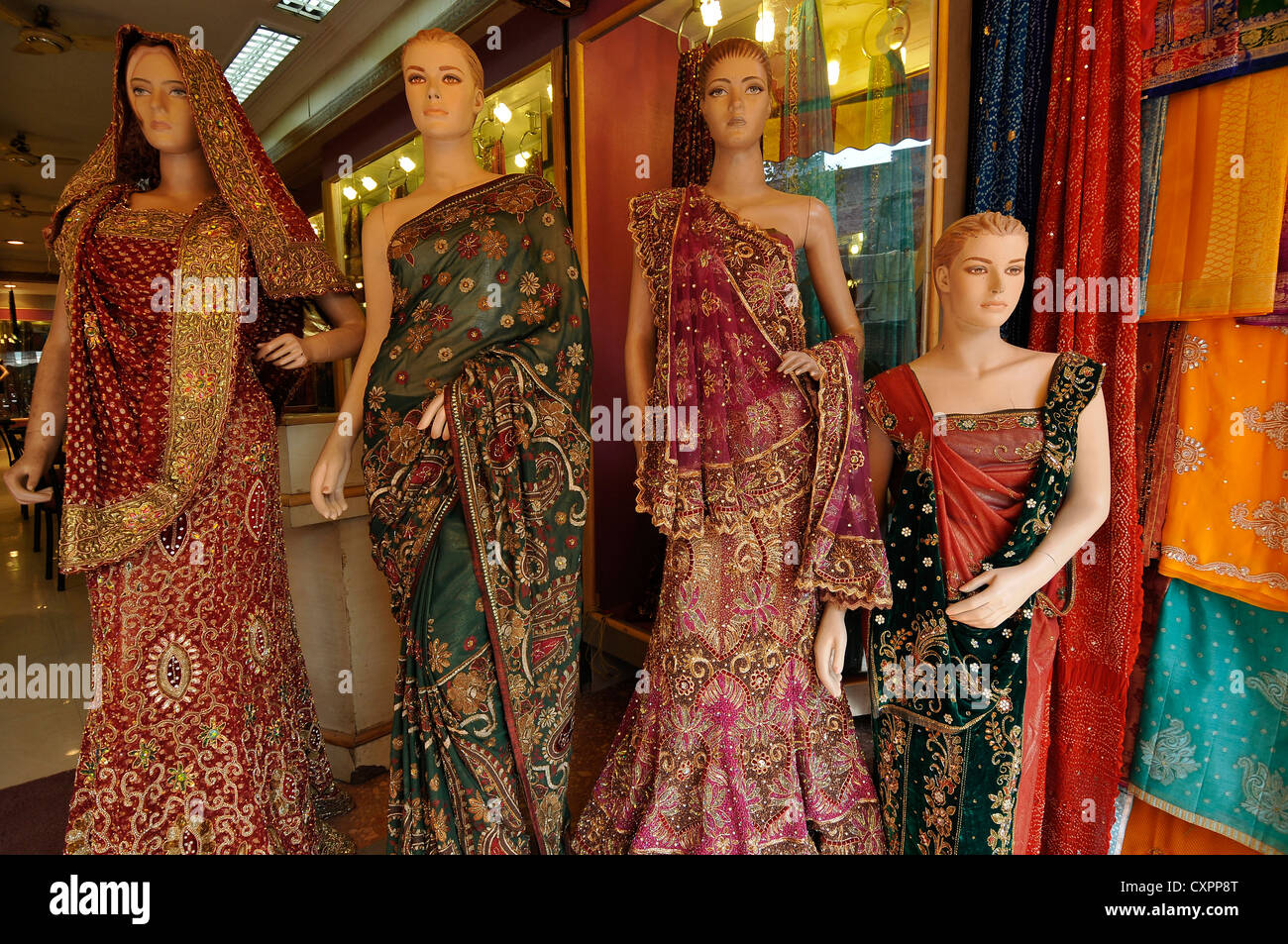 Saris india hi-res stock photography and images - Alamy