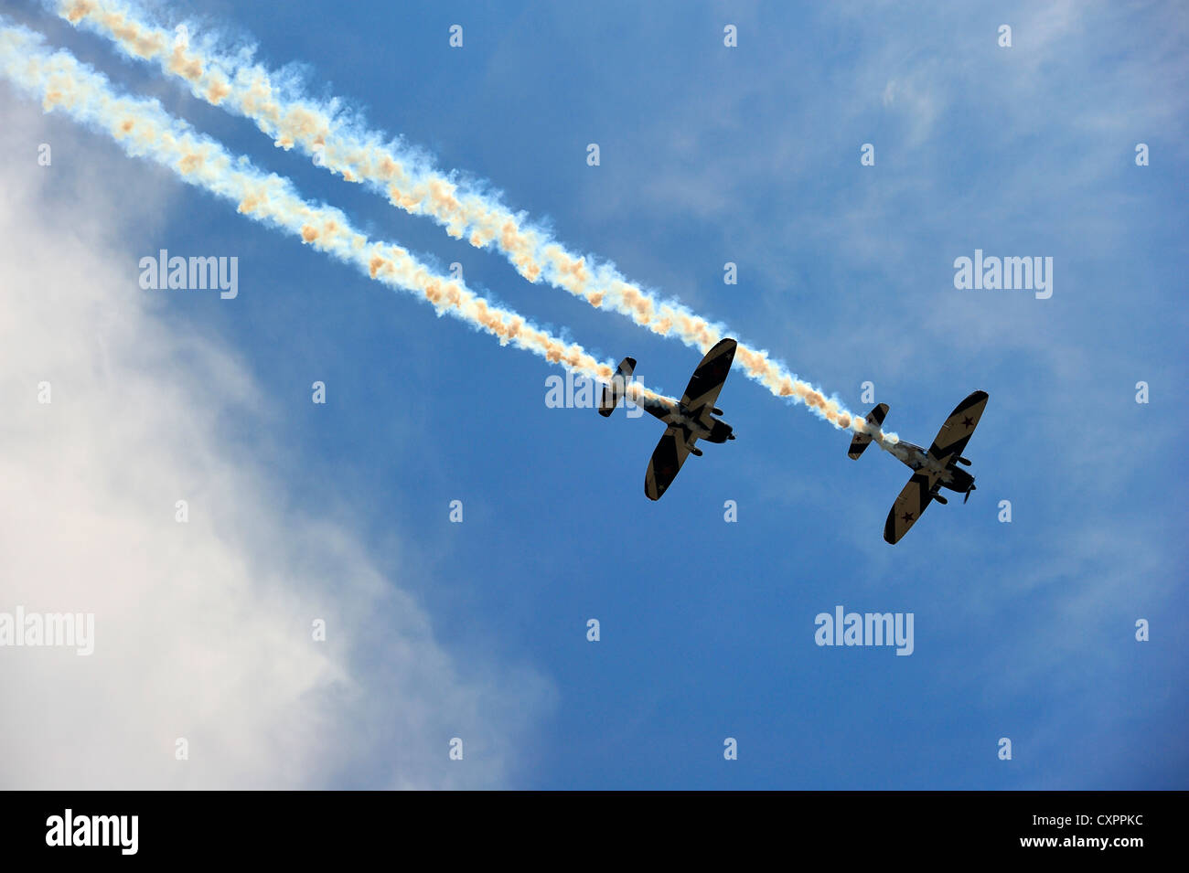 Aerobatic aerobatics hi-res stock photography and images - Alamy