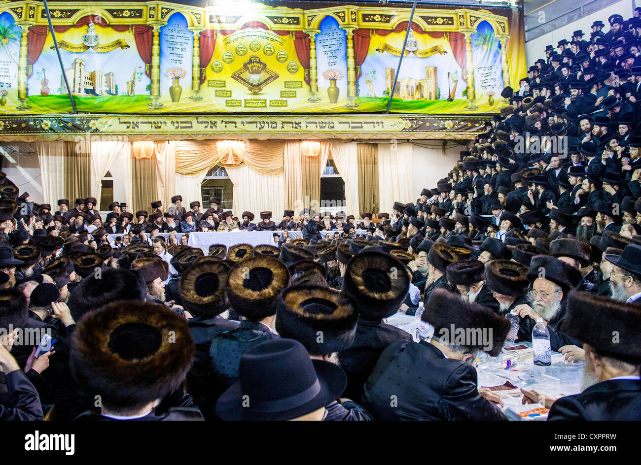 Orthodox Jews from the Hasidic dynasty Vizhnitz celebrates Simchat beit ...