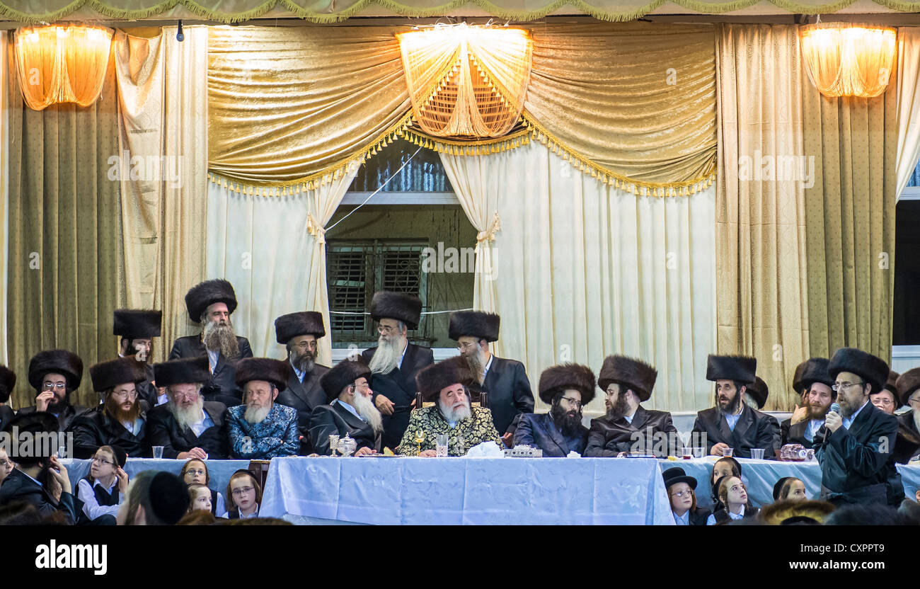 Orthodox Jews from the Hasidic dynasty Vizhnitz celebrates Simchat beit ...