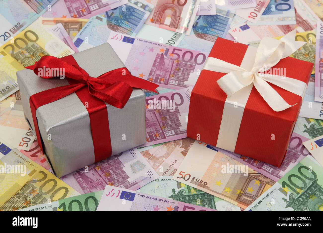 Present money euro hi-res stock photography and images - Alamy