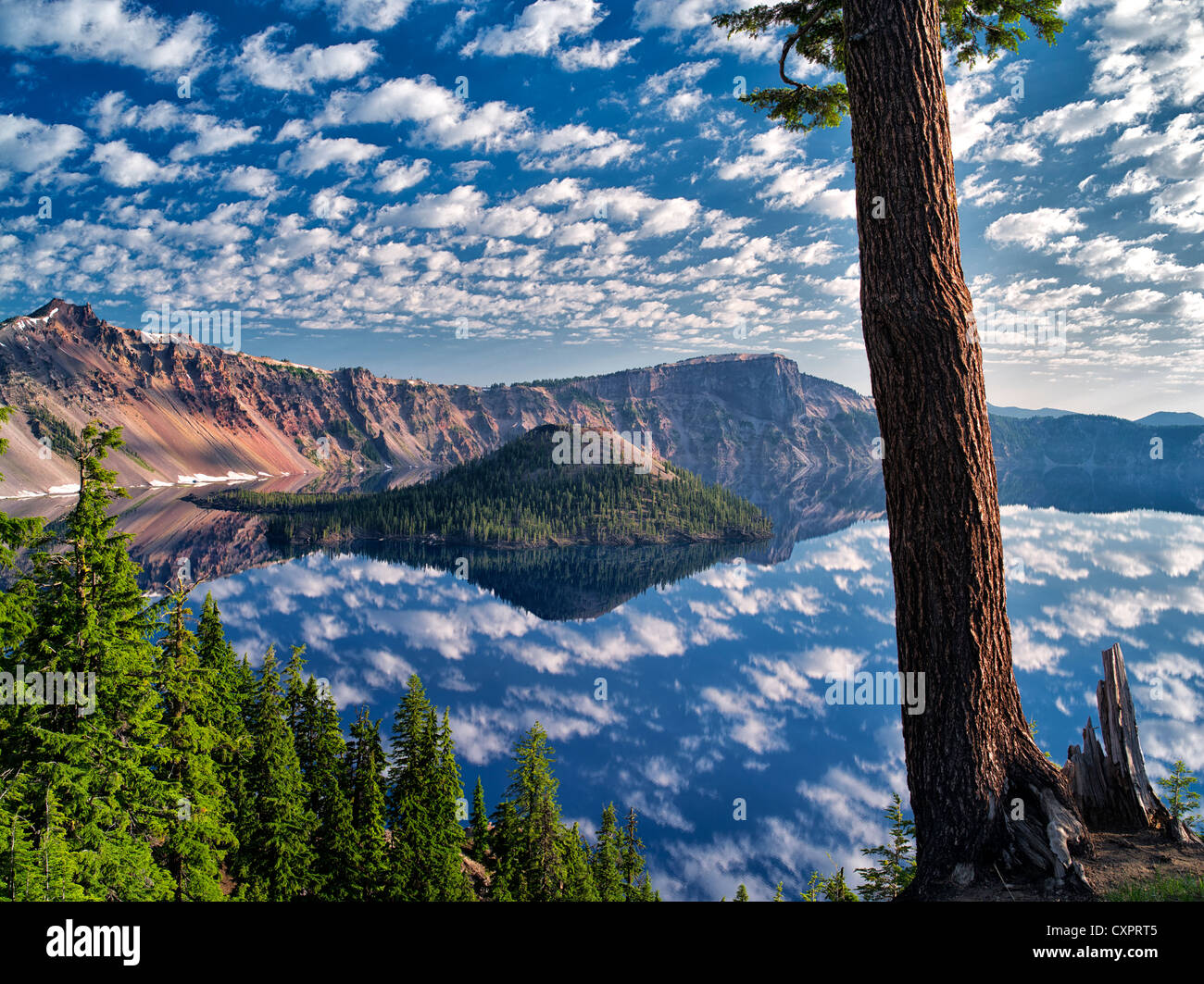 Puffy cloud reflection, Crater Lake and Wizard Island. Crater Lake ...