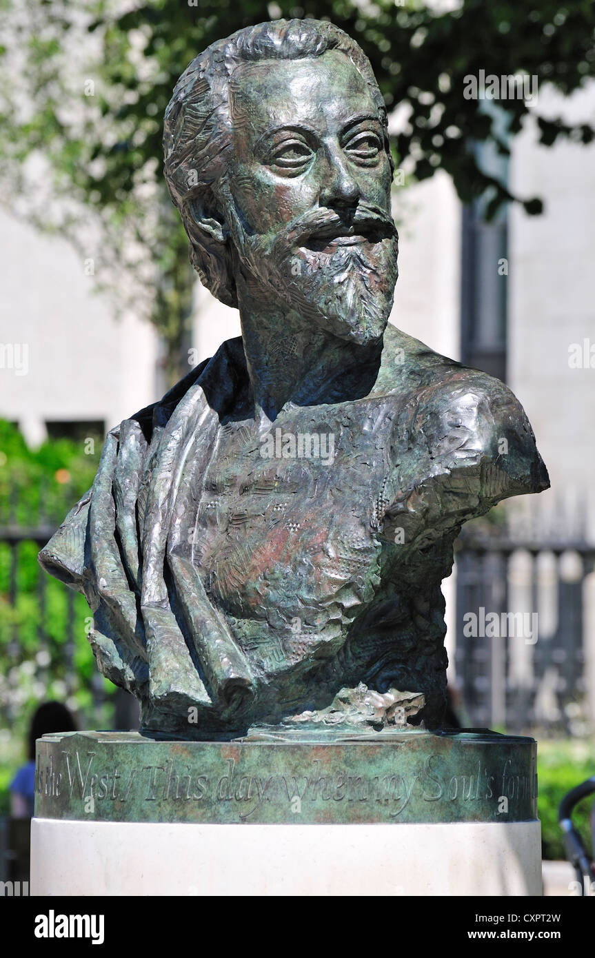 John donne statue hi-res stock photography and images - Alamy