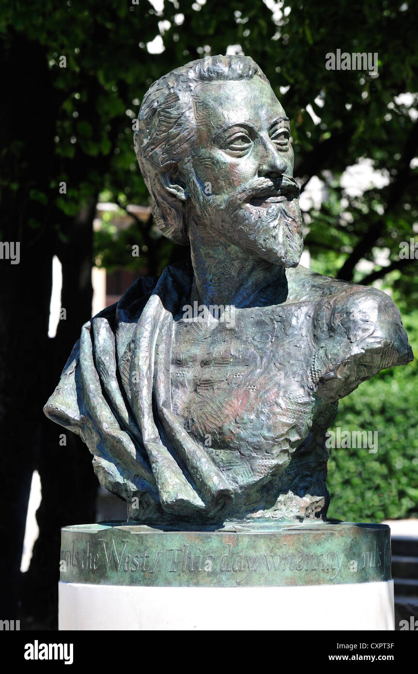 John donne statue hi-res stock photography and images - Alamy