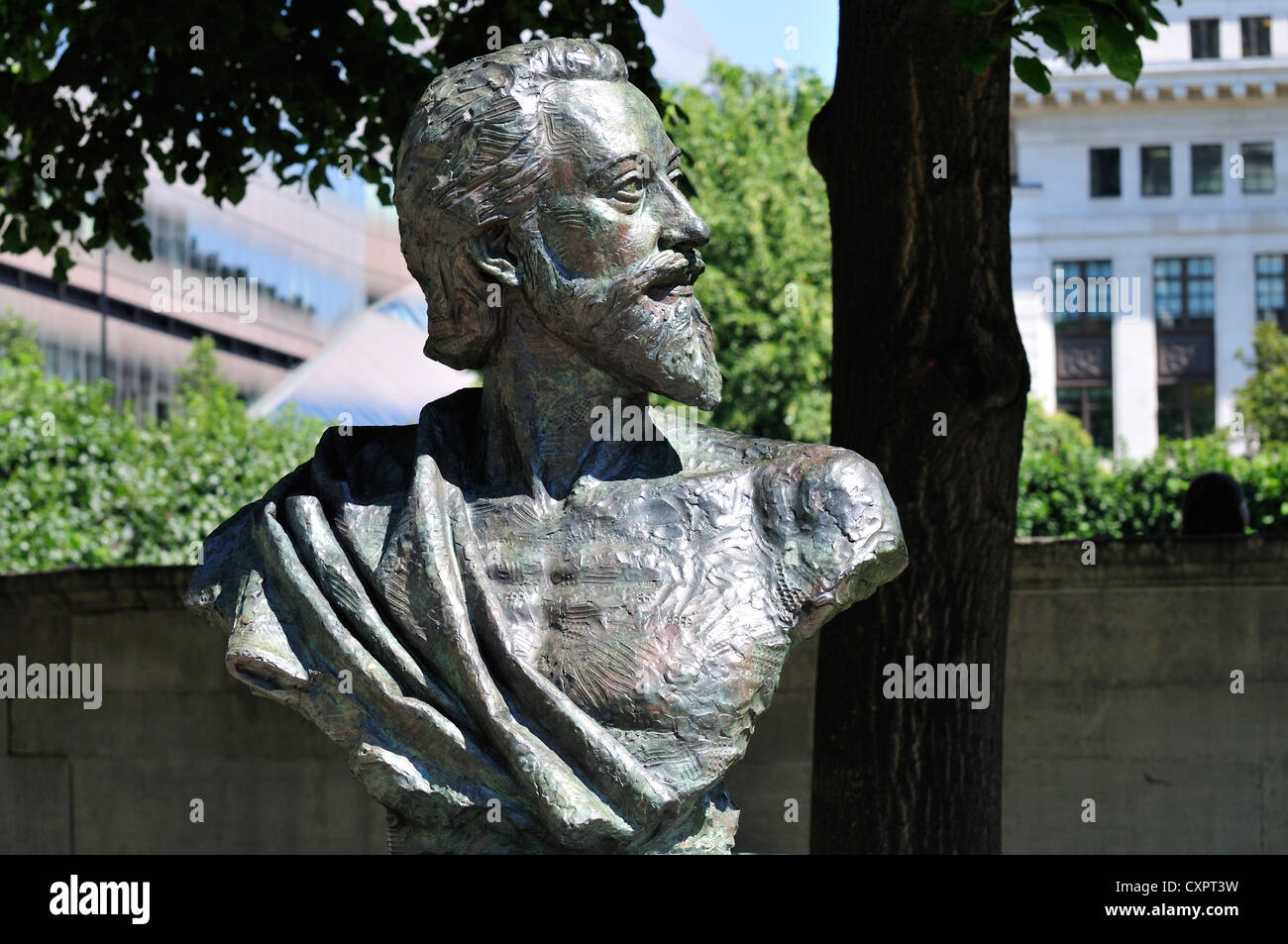 John donne statue hi-res stock photography and images - Alamy