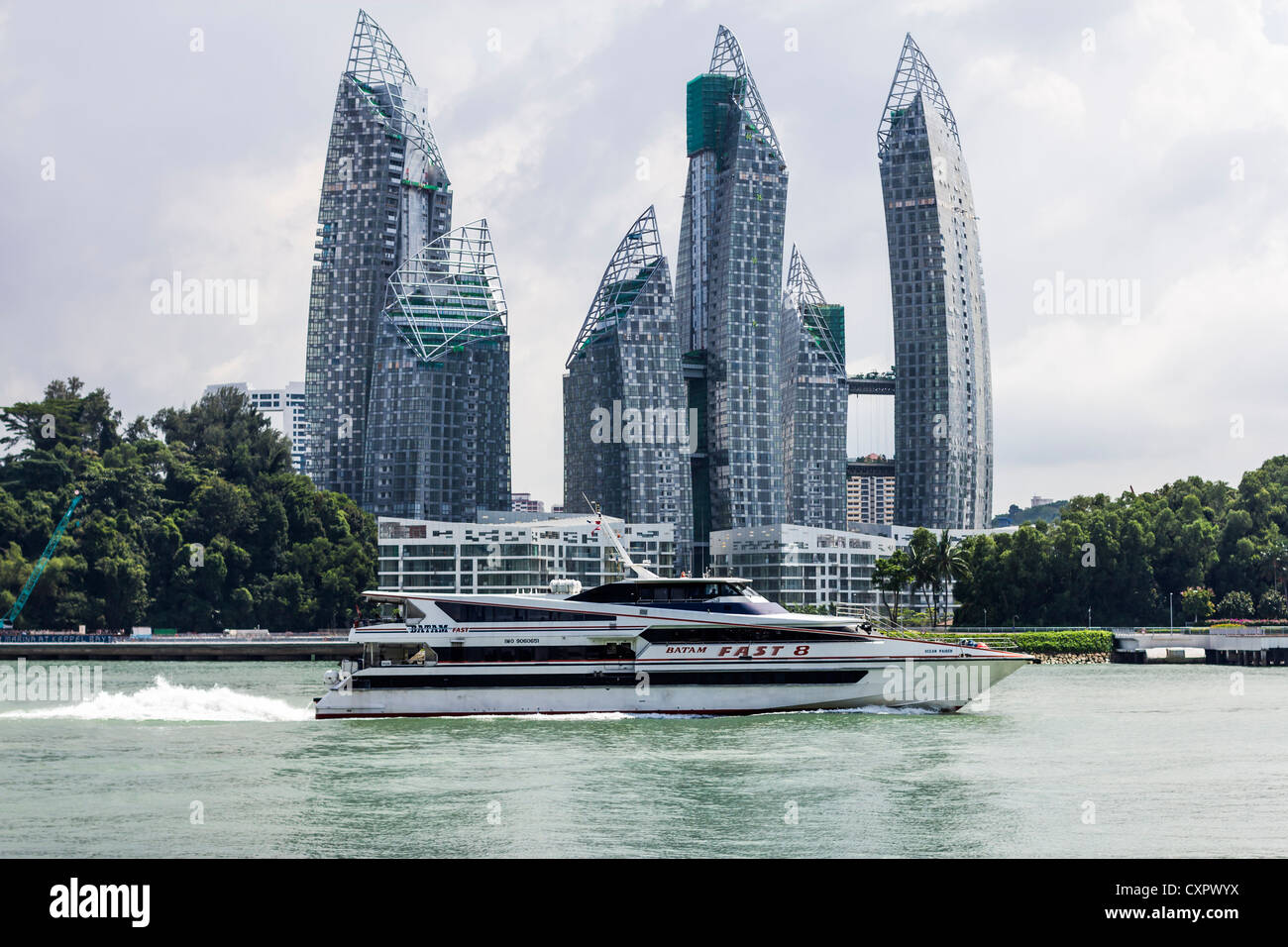 Luxury boat passing modern buildings in Singapore Stock Photo - Alamy