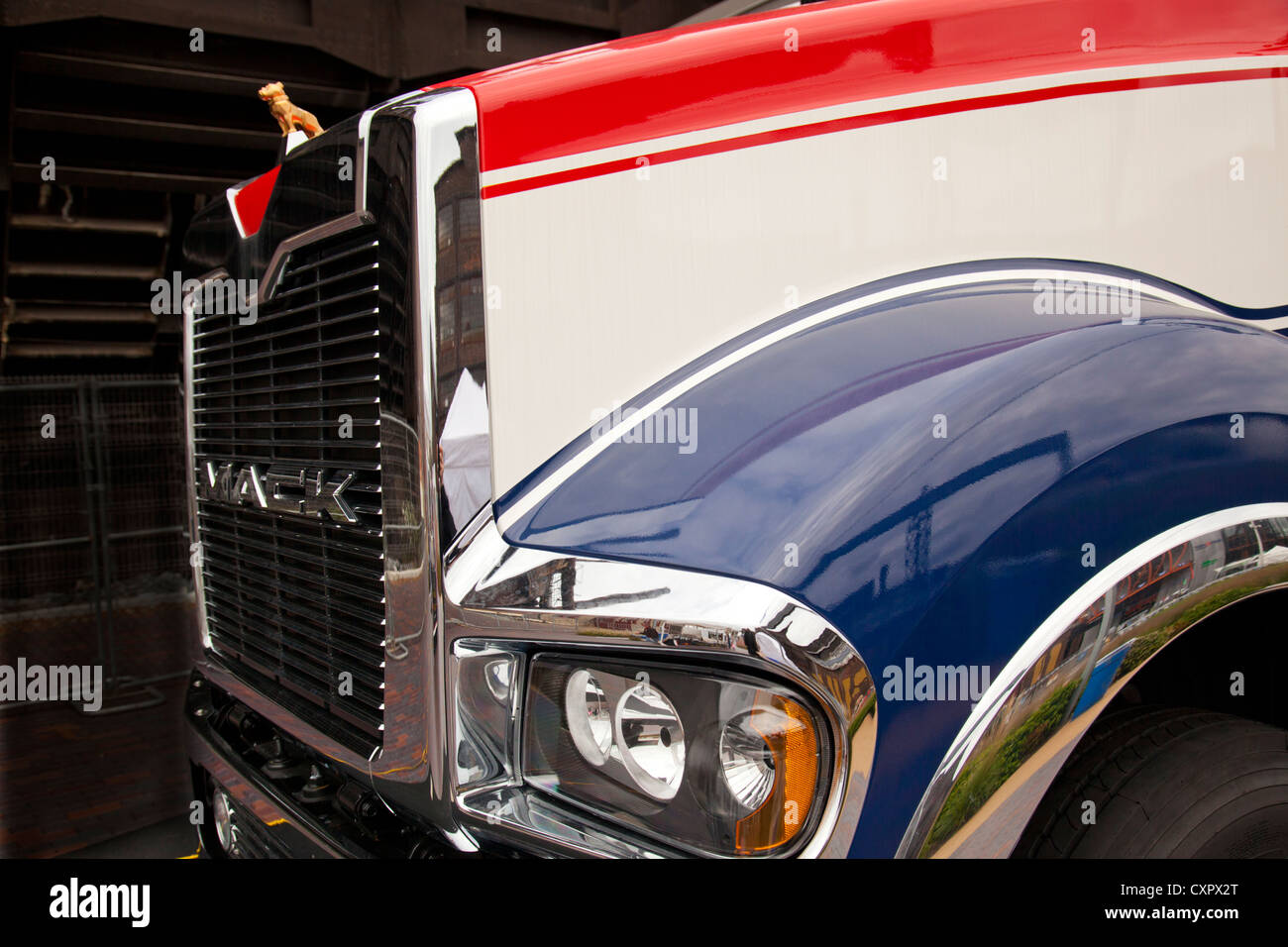 Front view truck painted hi-res stock photography and images - Alamy
