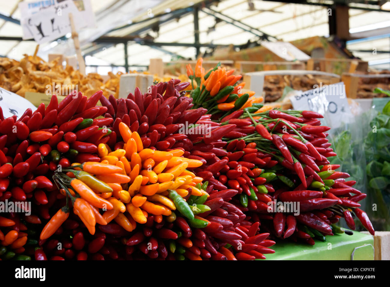 Market rialto venice italy hi-res stock photography and images - Alamy