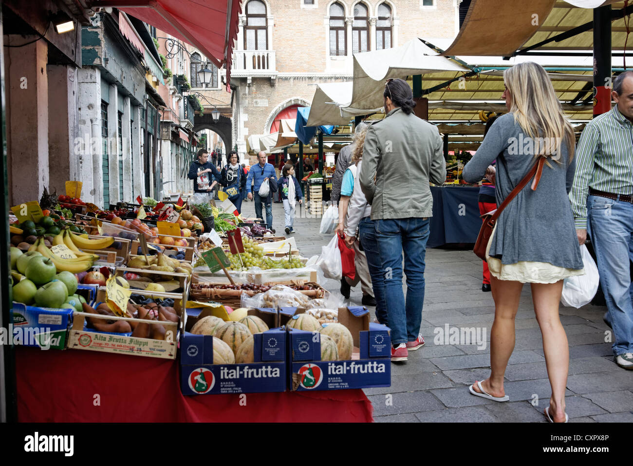 Rialto market, Venice, Italy Stock Photo - Alamy