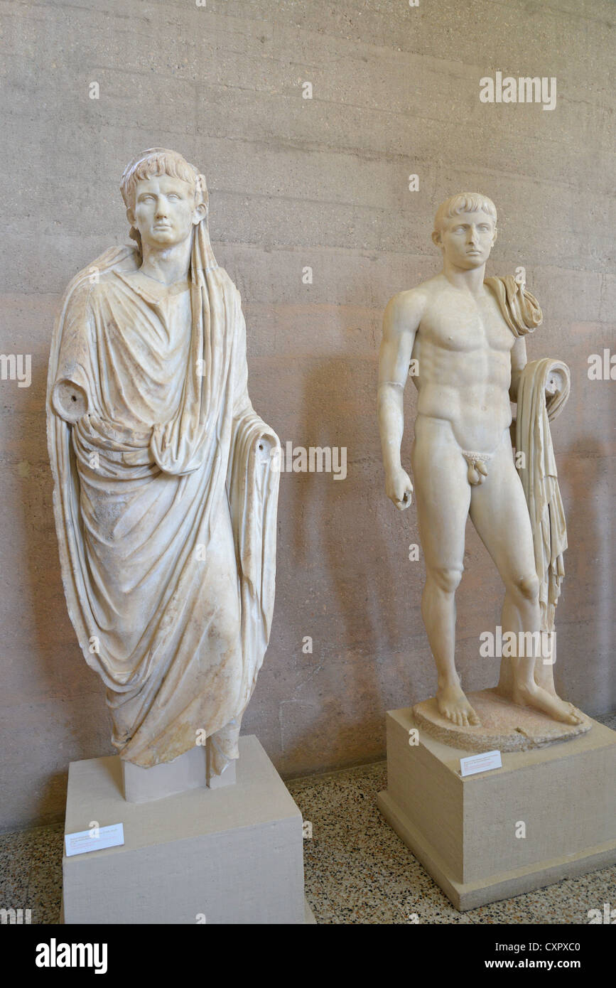 Roman archaeological artifacts hi-res stock photography and images - Alamy