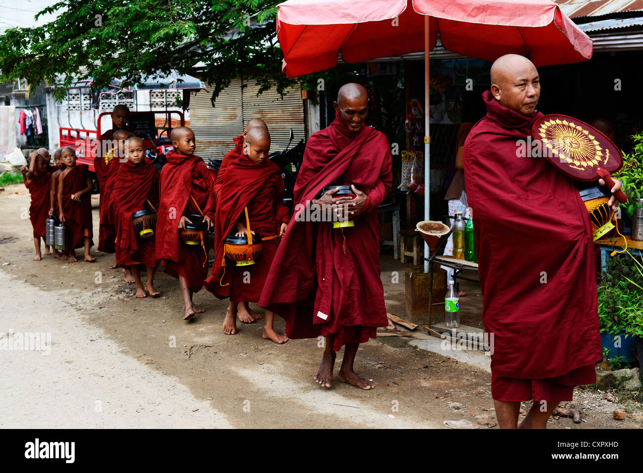 Myanmar monk alms hi-res stock photography and images - Alamy