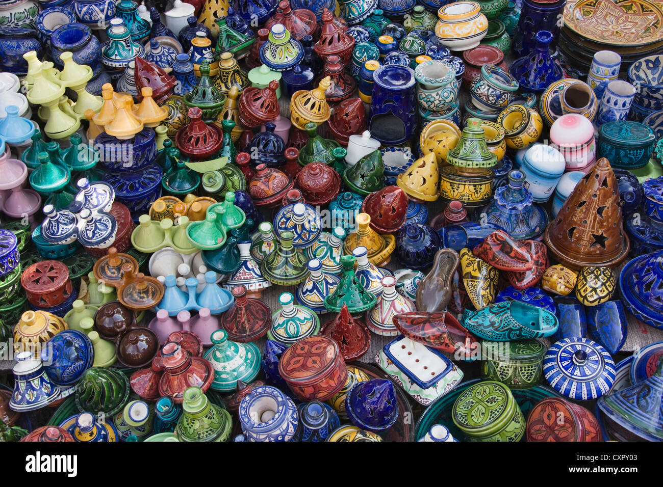 Morocco pottery pots hi-res stock photography and images - Alamy