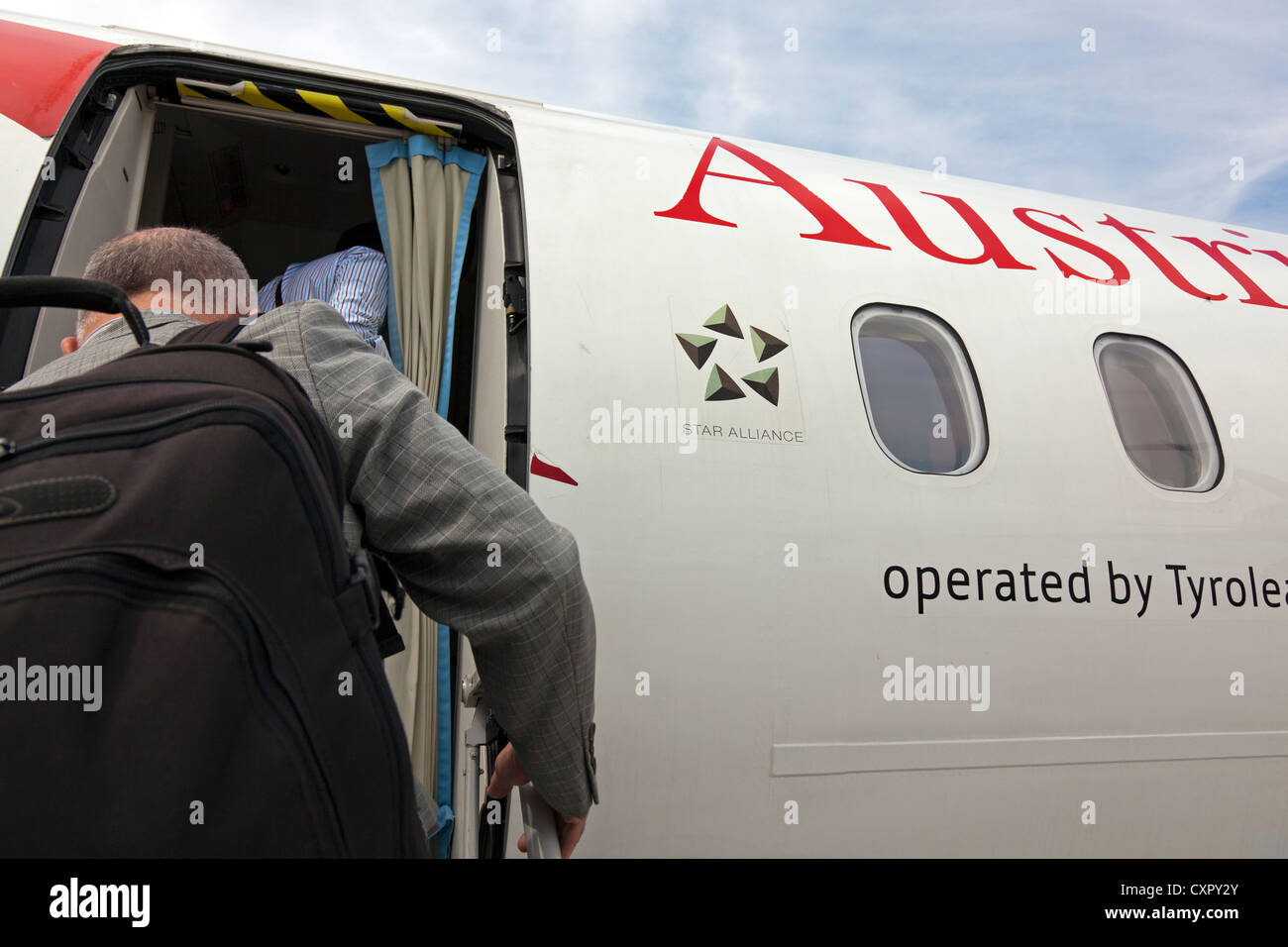 Boarding passengers on board aircraft hi-res stock photography and ...