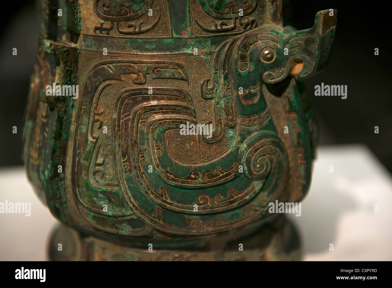Phoenix bird pattern bronze Zun (wine vessel ) excavated from Dahekou ...