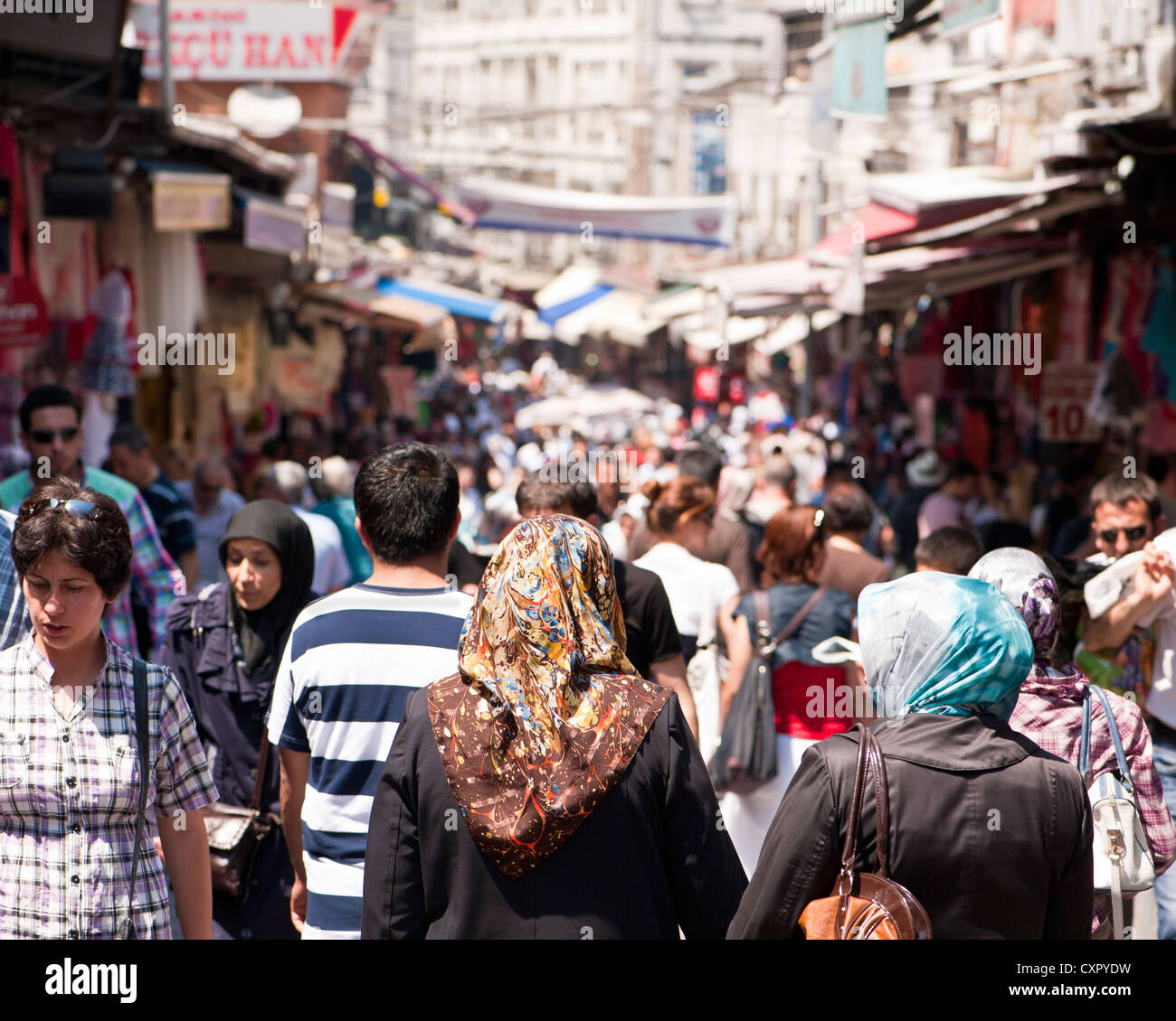 Crowd in the grand bazaar, Istanbul Stock Photo - Alamy