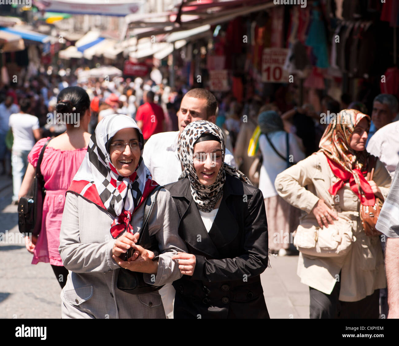 Turkish women shopping in the souk Stock Photo - Alamy