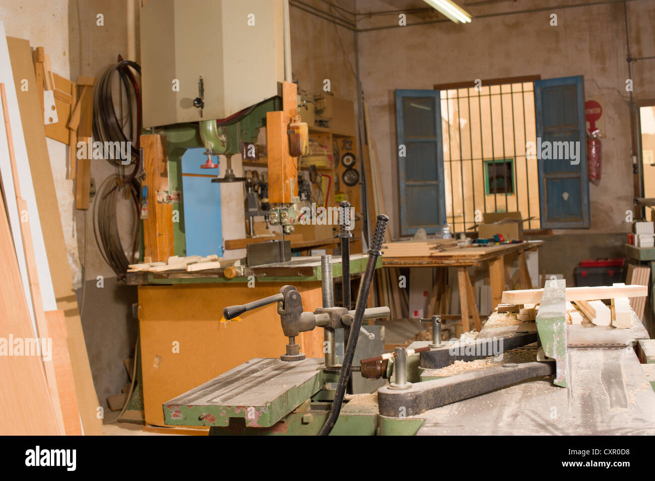 Traditional carpenter workshop with its wealth of tools and wood Stock ...