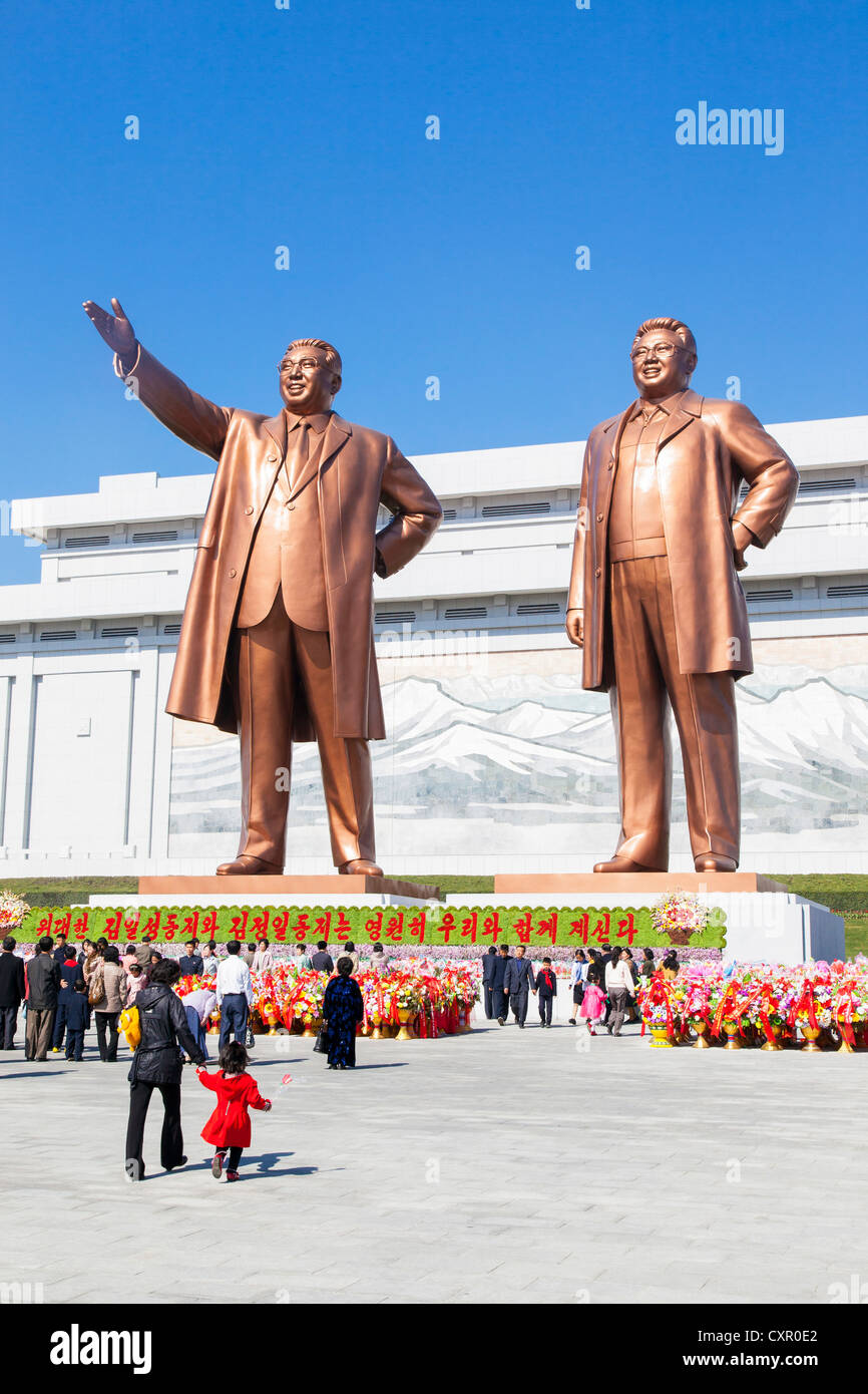 Statues mansudae grand monument hi-res stock photography and images - Alamy