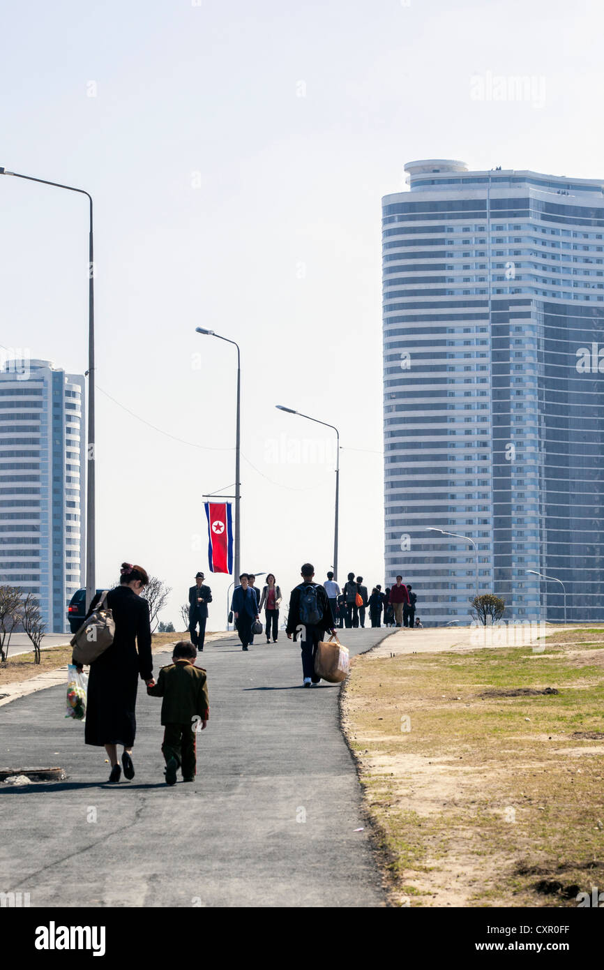 City apartment buildings pyongyang democratic hi-res stock photography ...