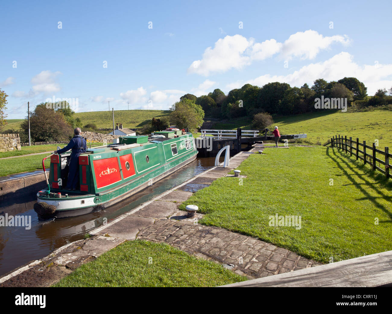 Narrow boat hi-res stock photography and images - Alamy