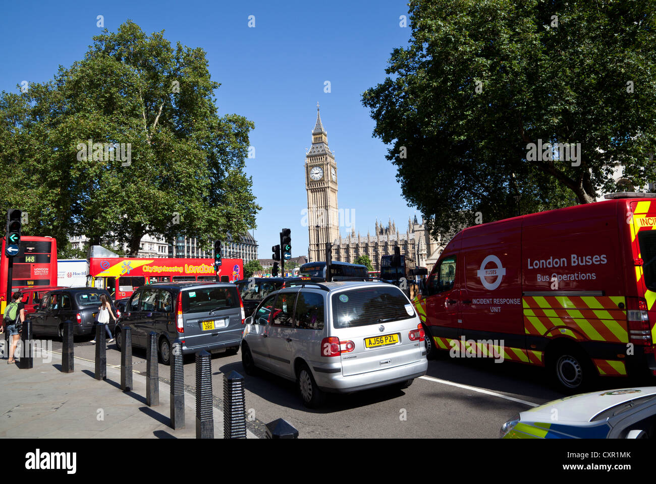 Busy street london traffic jam hi-res stock photography and images - Alamy